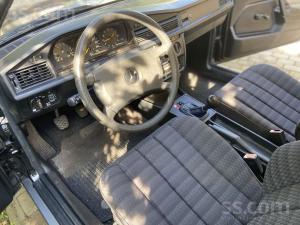 Melns Mercedes-Benz 190 1990 Rīga, ar dzinēja tilpumu 1.80 L un nobraukumu 389 tūkst. km par 3500 €, foto 6 vietnē AUTOMOTO.COM.LV