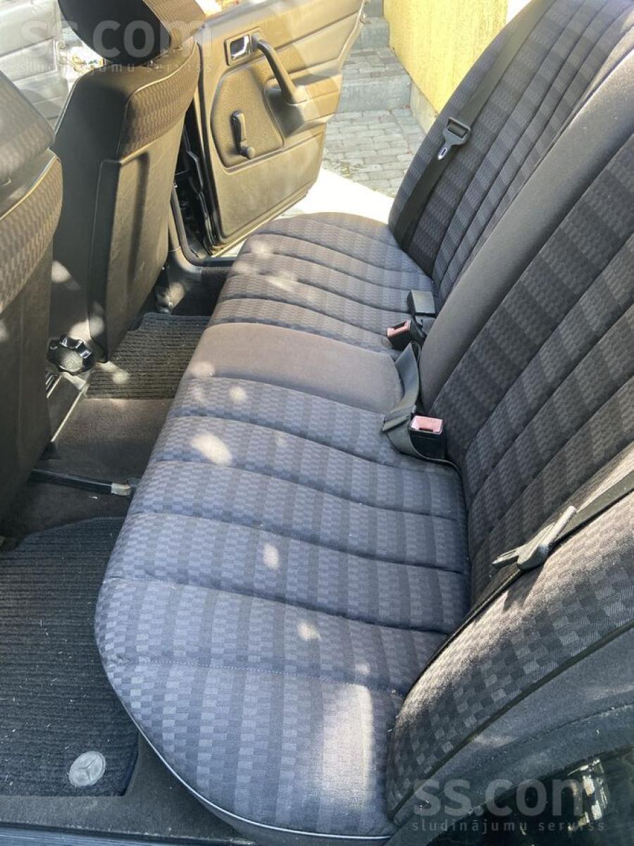 Melns Mercedes-Benz 190 1990 Rīga, ar dzinēja tilpumu 1.80 L un nobraukumu 389 tūkst. km par 3500 €, foto 9 vietnē AUTOMOTO.COM.LV