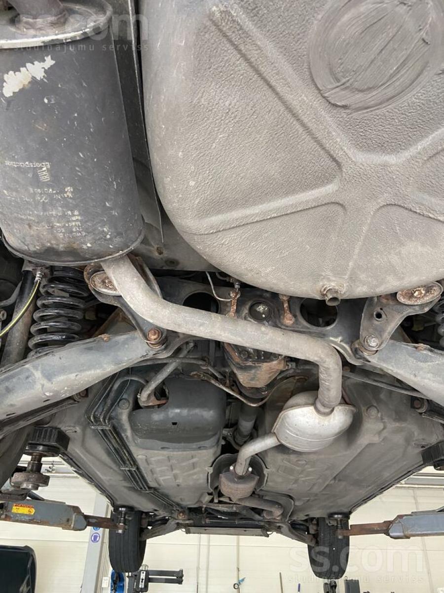 Melns Mercedes-Benz 190 1990 Rīga, ar dzinēja tilpumu 1.80 L un nobraukumu 389 tūkst. km par 3500 €, foto 12 vietnē AUTOMOTO.COM.LV