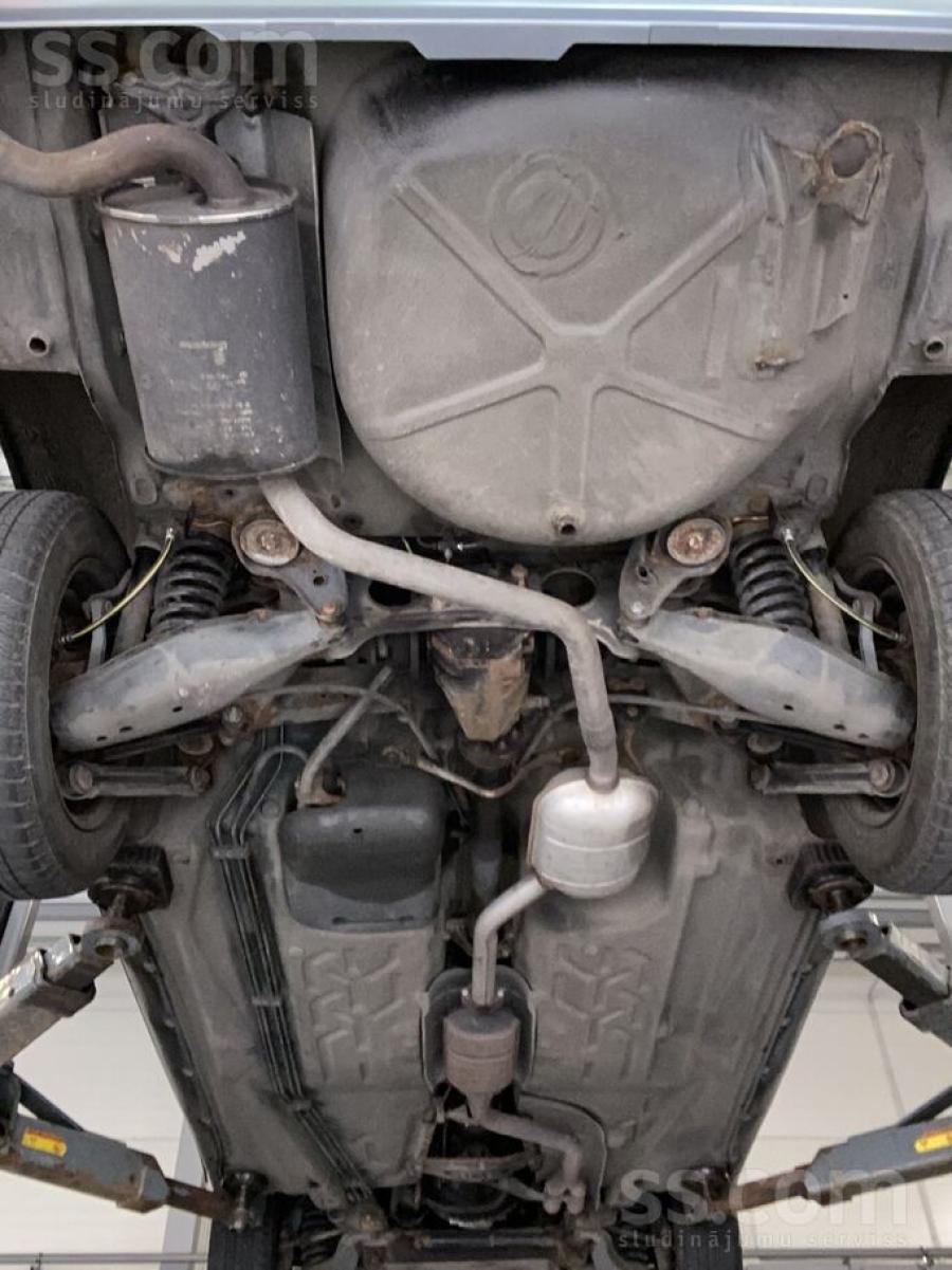 Melns Mercedes-Benz 190 1990 Rīga, ar dzinēja tilpumu 1.80 L un nobraukumu 389 tūkst. km par 3500 €, foto 14 vietnē AUTOMOTO.COM.LV