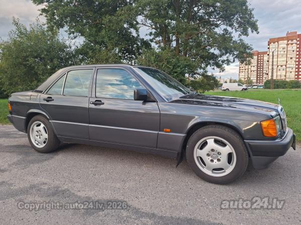Mercedes-Benz 190 1991 Tallina vietnÄ Melns Mercedes-Benz 190 1991 Tallina, ar dzinÄja tilpumu 2.00 L un nobraukumu 211 tÅ«kst. km par 4250 ā¬, foto 5 vietnÄ AUTOMOTO.COM.LV