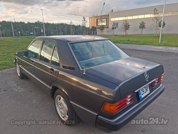 Mercedes-Benz 190 1991 Tallina vietnÄ Melns Mercedes-Benz 190 1991 Tallina, ar dzinÄja tilpumu 2.00 L un nobraukumu 211 tÅ«kst. km par 4250 ā¬, foto 6 vietnÄ AUTOMOTO.COM.LV