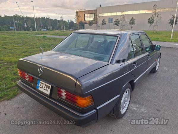 Mercedes-Benz 190 1991 Tallina vietnÄ Melns Mercedes-Benz 190 1991 Tallina, ar dzinÄja tilpumu 2.00 L un nobraukumu 211 tÅ«kst. km par 4250 ā¬, foto 8 vietnÄ AUTOMOTO.COM.LV