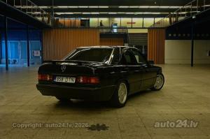 Melns Mercedes-Benz 190 1992 Tallina, ar dzinēja tilpumu 2.00 L un nobraukumu 221 tūkst. km par 4999 €, foto 3 vietnē AUTOMOTO.COM.LV