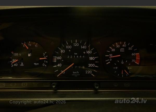 Black Mercedes-Benz 190 1992 in Tallinn, with an engine capacity of 2.00 L and mileage of 221 thousand km for 4999 €, photo 6 on AUTOMOTO.COM.LV