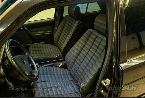 Black Mercedes-Benz 190 1992 in Tallinn, with an engine capacity of 2.00 L and mileage of 221 thousand km for 4999 €, photo 7 on AUTOMOTO.COM.LV