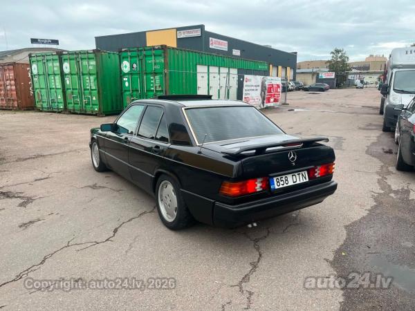Black Mercedes-Benz 190 1992 in Tallinn, with an engine capacity of 2.00 L and mileage of 222 thousand km for 4500 €, photo 4 on AUTOMOTO.COM.LV