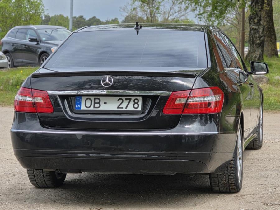 Black Mercedes-Benz 190 2009 in Riga, with an engine capacity of 2.20 L and mileage of 320 thousand km for 7200 €, photo 6 on AUTOMOTO.COM.LV
