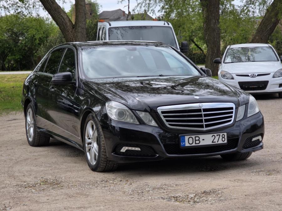 Black Mercedes-Benz 190 2009 in Riga, with an engine capacity of 2.20 L and mileage of 320 thousand km for 7200 €, photo 9 on AUTOMOTO.COM.LV