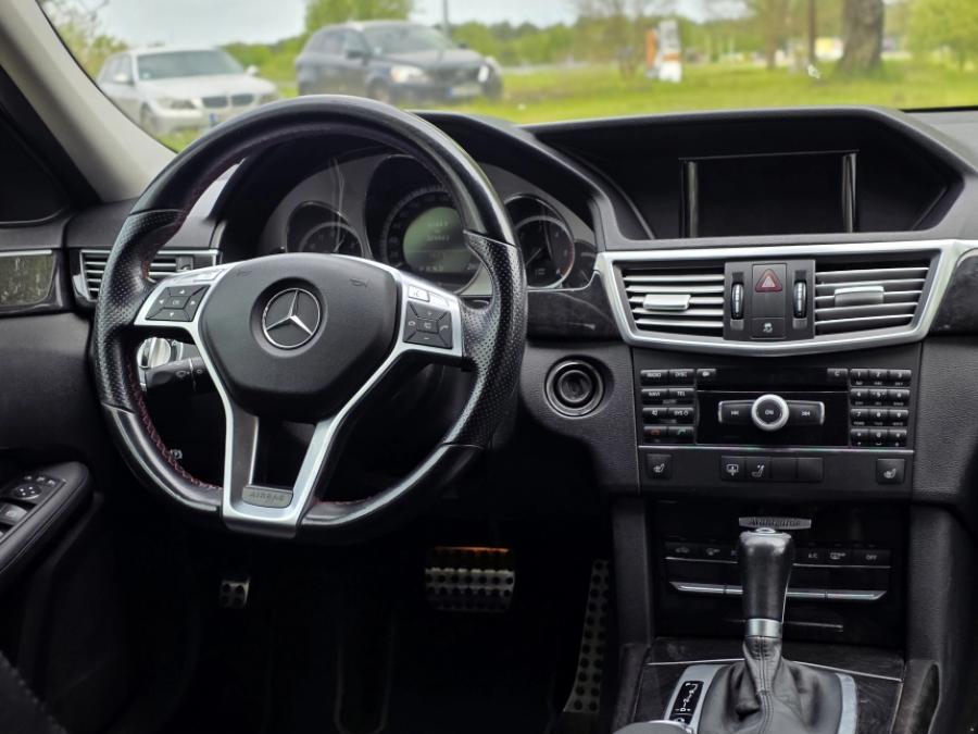 Black Mercedes-Benz 190 2009 in Riga, with an engine capacity of 2.20 L and mileage of 320 thousand km for 7200 €, photo 12 on AUTOMOTO.COM.LV