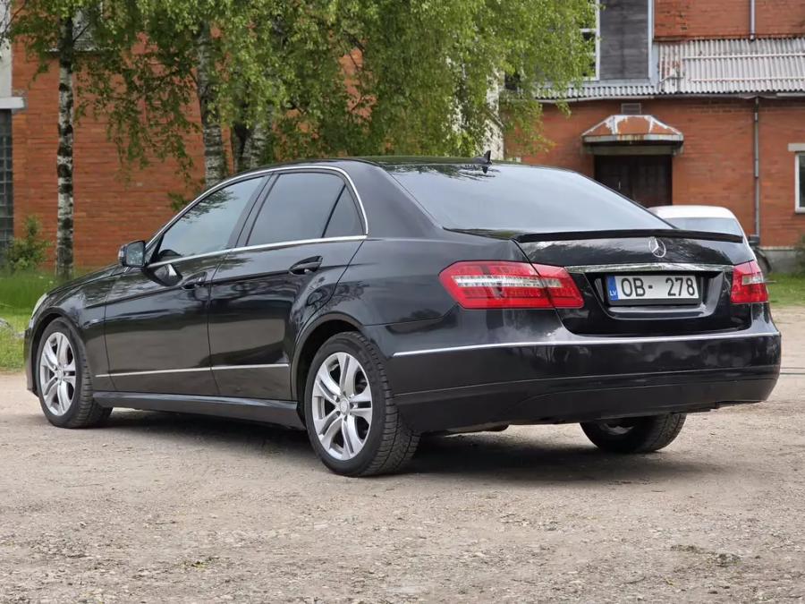 Black Mercedes-Benz 190 2009 in Grobiņa, with an engine capacity of 2.20 L and mileage of 320 thousand km for 7100 €, photo 5 on AUTOMOTO.COM.LV
