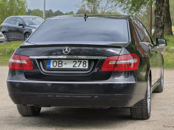 Black Mercedes-Benz 190 2009 in Grobiņa, with an engine capacity of 2.20 L and mileage of 320 thousand km for 7100 €, photo 5 on AUTOMOTO.COM.LV