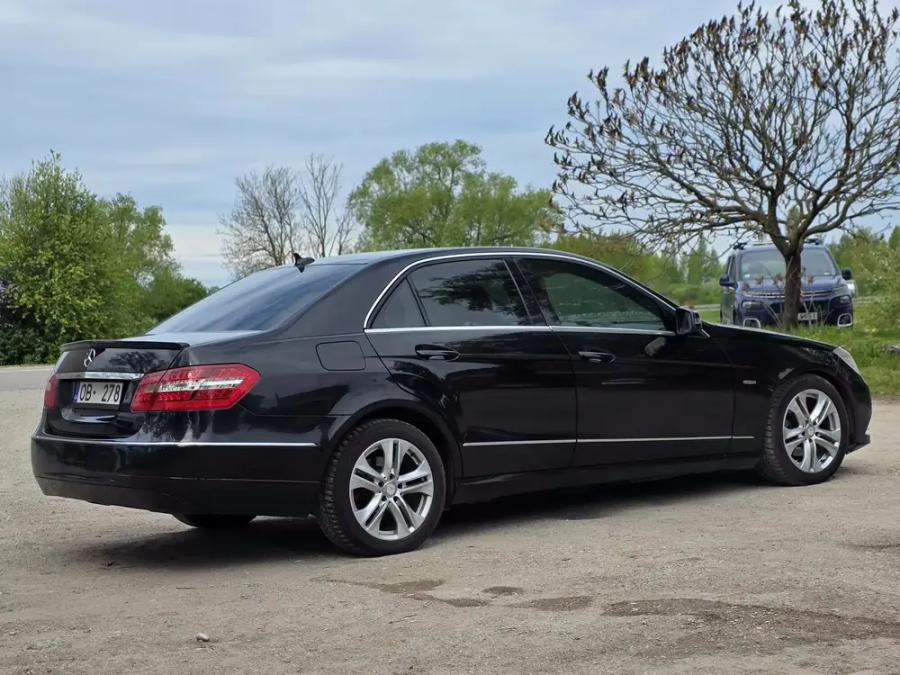 Black Mercedes-Benz 190 2009 in Grobiņa, with an engine capacity of 2.20 L and mileage of 320 thousand km for 7100 €, photo 7 on AUTOMOTO.COM.LV