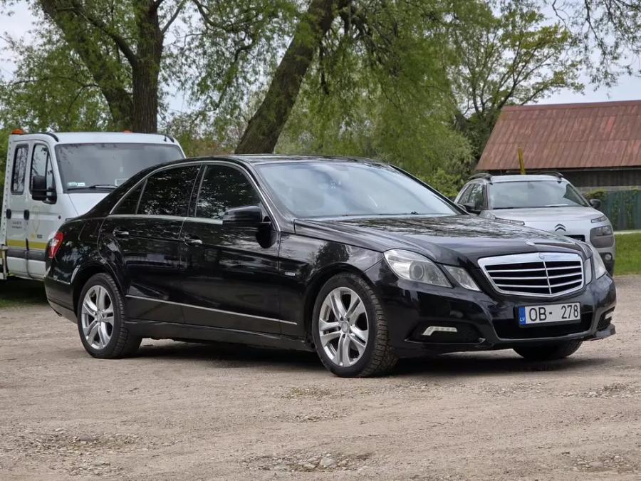 Black Mercedes-Benz 190 2009 in Grobiņa, with an engine capacity of 2.20 L and mileage of 320 thousand km for 7100 €, photo 8 on AUTOMOTO.COM.LV