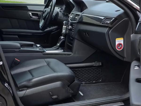 Black Mercedes-Benz 190 2009 in Grobiņa, with an engine capacity of 2.20 L and mileage of 320 thousand km for 7100 €, photo 9 on AUTOMOTO.COM.LV