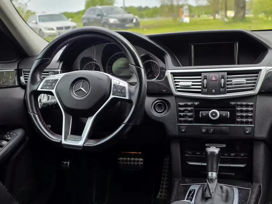 Black Mercedes-Benz 190 2009 in Grobiņa, with an engine capacity of 2.20 L and mileage of 320 thousand km for 7100 €, photo 12 on AUTOMOTO.COM.LV