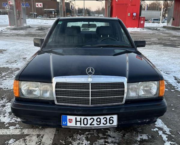 Blue Mercedes-Benz 190 1990 in Vilnius, with an engine capacity of 1.80 L and mileage of 267 thousand km for 5500 €, photo 2 on AUTOMOTO.COM.LV