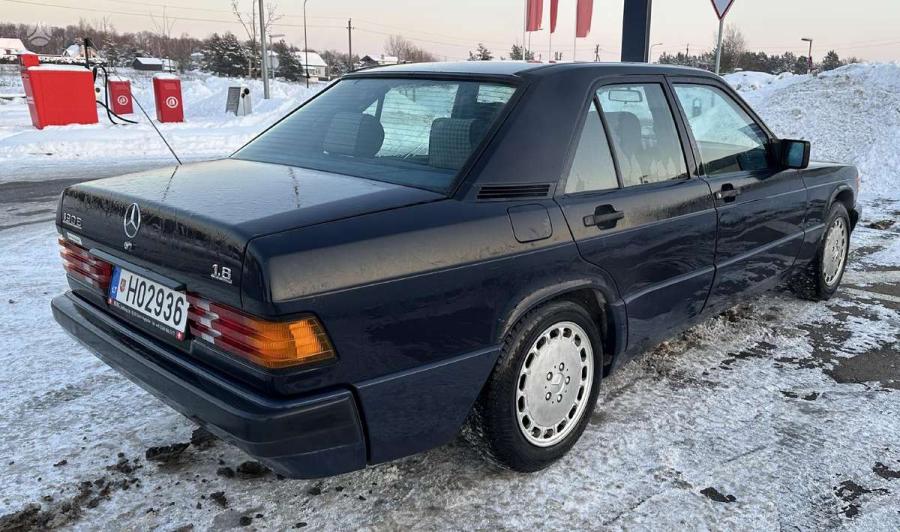 Blue Mercedes-Benz 190 1990 in Vilnius, with an engine capacity of 1.80 L and mileage of 267 thousand km for 5500 €, photo 5 on AUTOMOTO.COM.LV