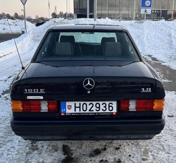 Blue Mercedes-Benz 190 1990 in Vilnius, with an engine capacity of 1.80 L and mileage of 267 thousand km for 5500 €, photo 6 on AUTOMOTO.COM.LV