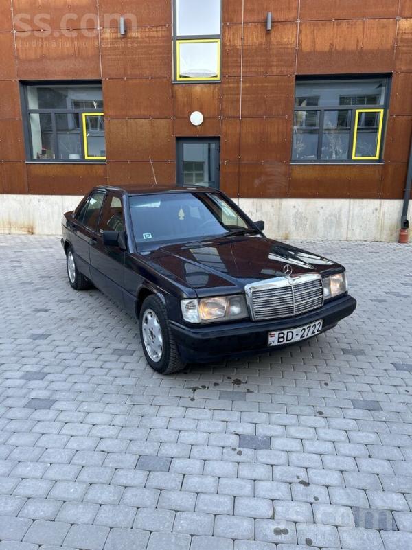 Blue Mercedes-Benz 190 1993 in Cesis, with an engine capacity of 1.80 L and mileage of 333 thousand km for 4000 €, photo 1 on AUTOMOTO.COM.LV
