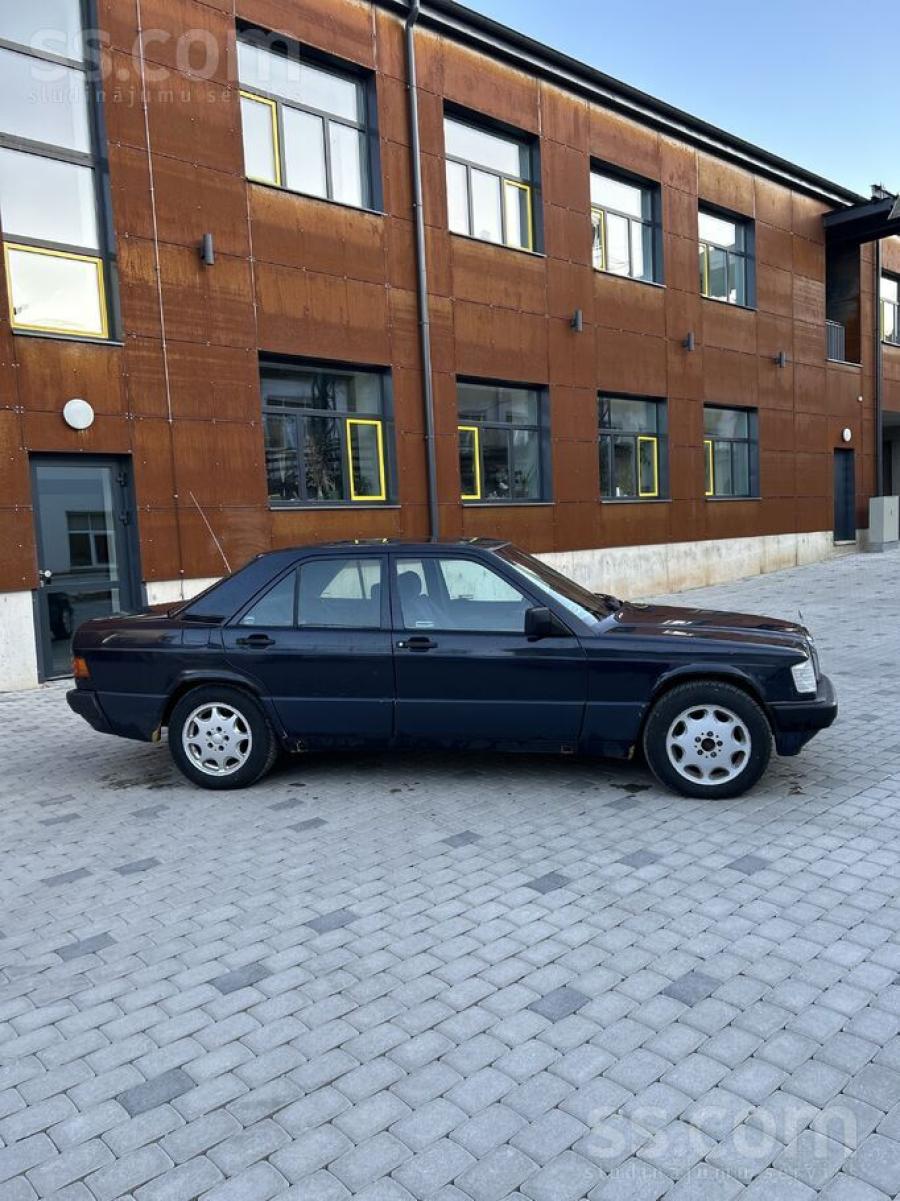 Blue Mercedes-Benz 190 1993 in Cesis, with an engine capacity of 1.80 L and mileage of 333 thousand km for 4000 €, photo 2 on AUTOMOTO.COM.LV