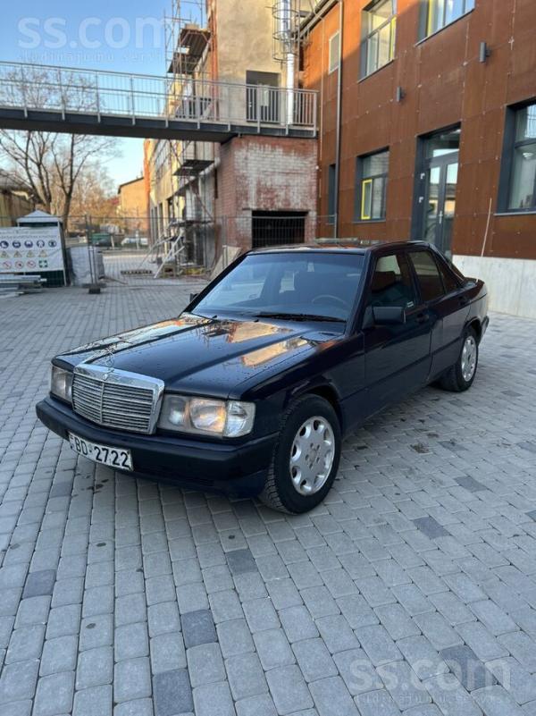 Blue Mercedes-Benz 190 1993 in Cesis, with an engine capacity of 1.80 L and mileage of 333 thousand km for 4000 €, photo 6 on AUTOMOTO.COM.LV