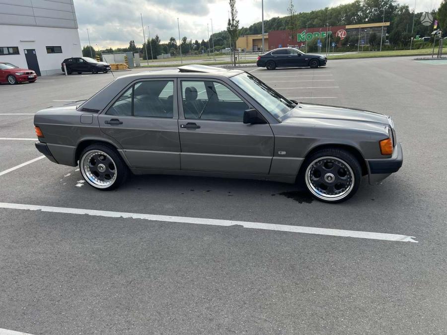 Brūns Mercedes-Benz 190 1989 Gargždai, ar dzinēja tilpumu 2.00 L un nobraukumu 306 tūkst. km par 3000 €, foto 5 vietnē AUTOMOTO.COM.LV