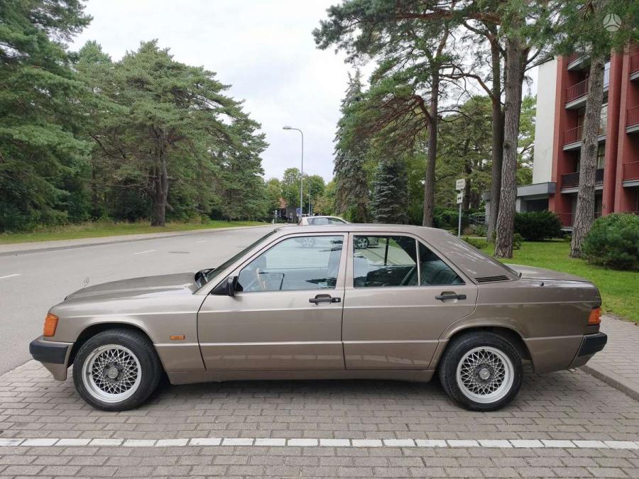 Brūns Mercedes-Benz 190 1989 Palanga, ar dzinēja tilpumu 2.30 L un nobraukumu 245 tūkst. km par 5500 €, foto 4 vietnē AUTOMOTO.COM.LV