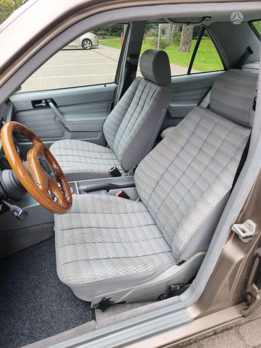 Brūns Mercedes-Benz 190 1989 Palanga, ar dzinēja tilpumu 2.30 L un nobraukumu 245 tūkst. km par 5500 €, foto 10 vietnē AUTOMOTO.COM.LV