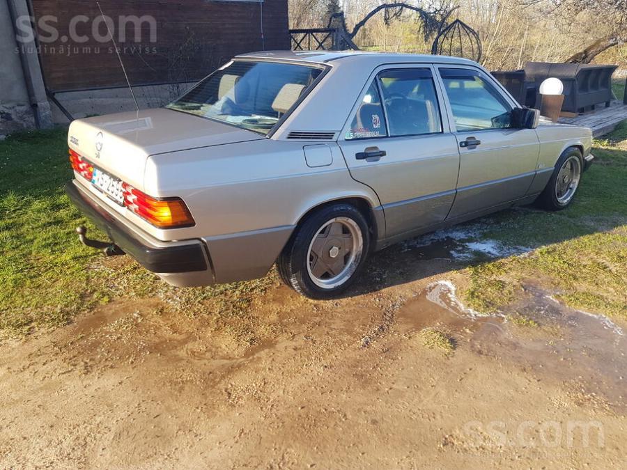 Brūns Mercedes-Benz 190 1991 Madona, ar dzinēja tilpumu 2.30 L un nobraukumu 330 tūkst. km par 4000 €, foto 3 vietnē AUTOMOTO.COM.LV