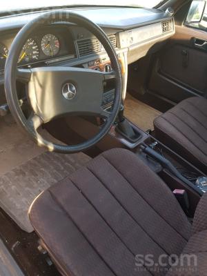 Brūns Mercedes-Benz 190 1991 Madona, ar dzinēja tilpumu 2.30 L un nobraukumu 330 tūkst. km par 4000 €, foto 4 vietnē AUTOMOTO.COM.LV