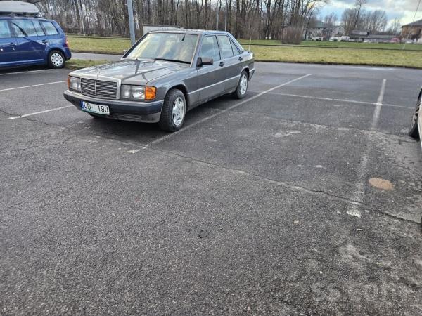 Brown Mercedes-Benz 190 1992 in Riga, with an engine capacity of 2.50 L and mileage of 260 thousand km for 5300 €, photo 1 on AUTOMOTO.COM.LV
