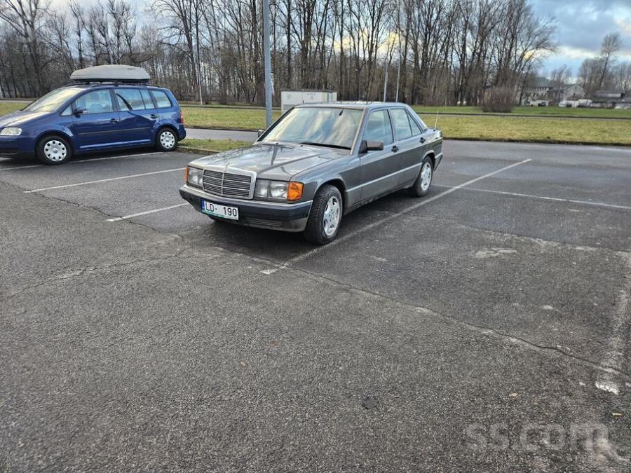 Brown Mercedes-Benz 190 1992 in Riga, with an engine capacity of 2.50 L and mileage of 260 thousand km for 5300 €, photo 2 on AUTOMOTO.COM.LV