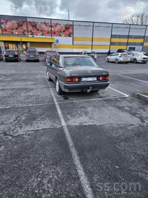 Brown Mercedes-Benz 190 1992 in Riga, with an engine capacity of 2.50 L and mileage of 260 thousand km for 5300 €, photo 4 on AUTOMOTO.COM.LV
