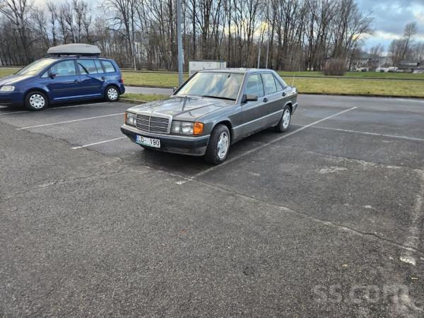 Brown Mercedes-Benz 190 1992 in Riga, with an engine capacity of 2.50 L and mileage of 260 thousand km for 5900 €, photo 2 on AUTOMOTO.COM.LV