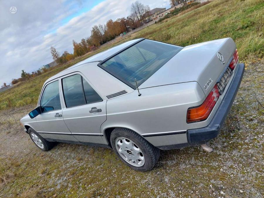 Pelēks Mercedes-Benz 190 1987 Šauļi, ar dzinēja tilpumu 2.00 L un nobraukumu 287 tūkst. km par 2499 €, foto 1 vietnē AUTOMOTO.COM.LV