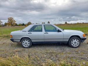 Pelēks Mercedes-Benz 190 1987 Šauļi, ar dzinēja tilpumu 2.00 L un nobraukumu 287 tūkst. km par 2499 €, foto 3 vietnē AUTOMOTO.COM.LV