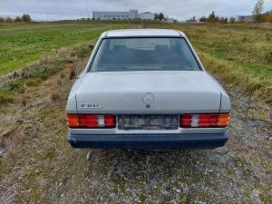 Pelēks Mercedes-Benz 190 1987 Šauļi, ar dzinēja tilpumu 2.00 L un nobraukumu 287 tūkst. km par 2499 €, foto 4 vietnē AUTOMOTO.COM.LV