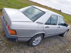 Pelēks Mercedes-Benz 190 1987 Šauļi, ar dzinēja tilpumu 2.00 L un nobraukumu 287 tūkst. km par 2499 €, foto 5 vietnē AUTOMOTO.COM.LV