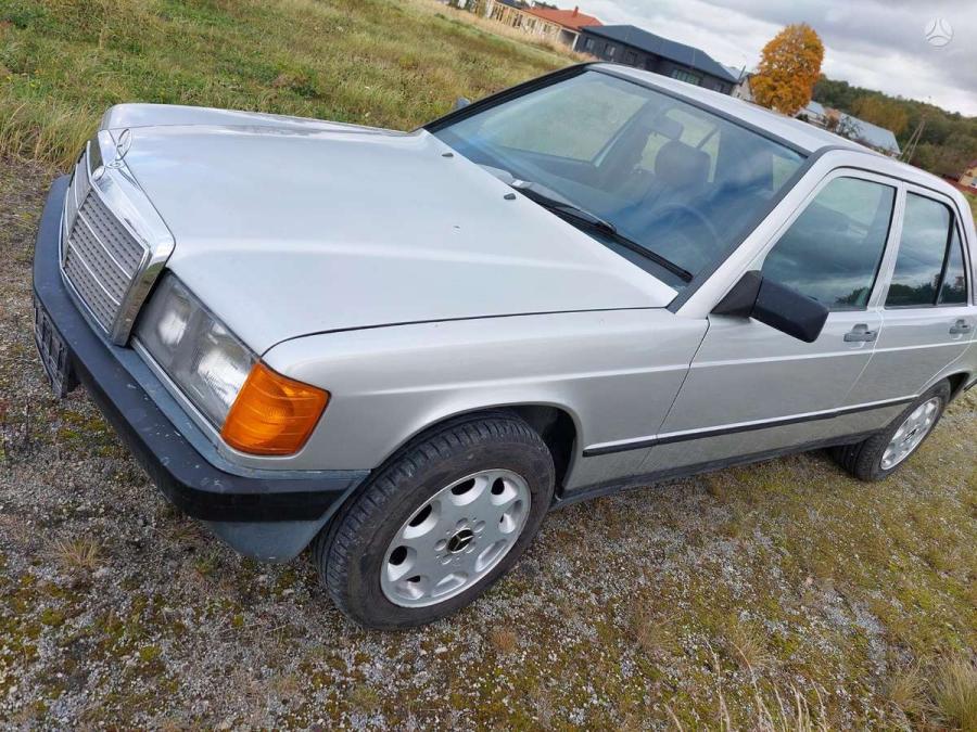 Pelēks Mercedes-Benz 190 1987 Šauļi, ar dzinēja tilpumu 2.00 L un nobraukumu 287 tūkst. km par 2499 €, foto 7 vietnē AUTOMOTO.COM.LV