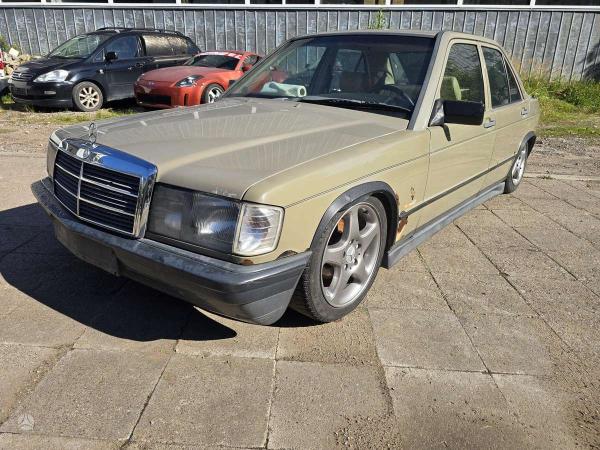 Мерседес 190 1987 в Вильнюс на AUTOMOTO.COM.LV Серый Мерседес 190 1987 в Вильнюс, объемом двигателя 2.00 л и пробегом 310 тыс. км за 1300 €, фото 1 на AUTOMOTO.COM.LV
