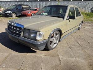 Pelēks Mercedes-Benz 190 1987 Viļņa, ar dzinēja tilpumu 2.00 L un nobraukumu 310 tūkst. km par 1300 €, foto  vietnē AUTOMOTO.COM.LV