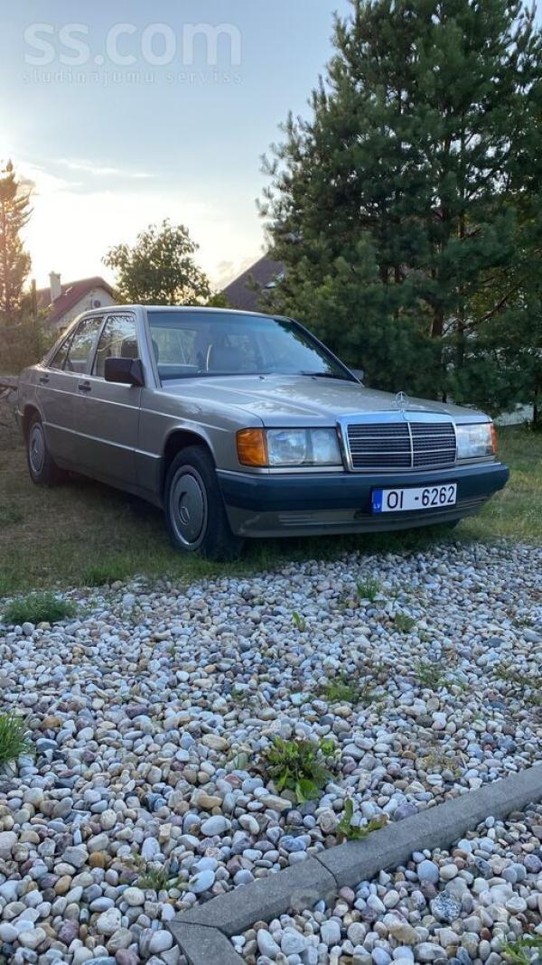 Grey Mercedes-Benz 190 1990 in Riga, with an engine capacity of 2.30 L and mileage of 190 thousand km for 4300 €, photo 2 on AUTOMOTO.COM.LV