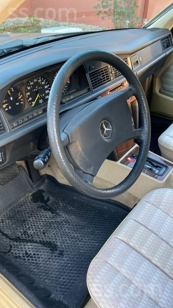 Grey Mercedes-Benz 190 1990 in Riga, with an engine capacity of 2.30 L and mileage of 190 thousand km for 4300 €, photo 6 on AUTOMOTO.COM.LV