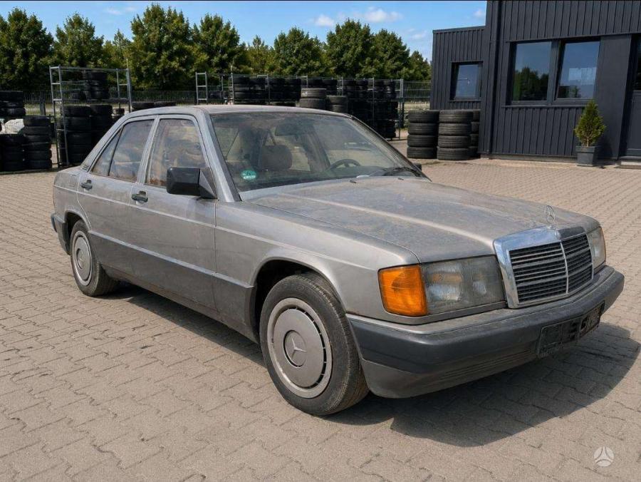 Pelēks Mercedes-Benz 190 1991 Klaipėda, ar dzinēja tilpumu 1.80 L un nobraukumu 235 tūkst. km par 2990 €, foto 3 vietnē AUTOMOTO.COM.LV