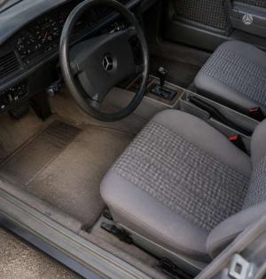 Pelēks Mercedes-Benz 190 1991 Klaipėda, ar dzinēja tilpumu 1.80 L un nobraukumu 235 tūkst. km par 2990 €, foto 4 vietnē AUTOMOTO.COM.LV