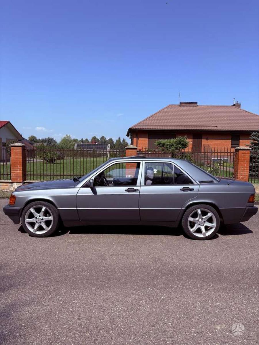 Pelēks Mercedes-Benz 190 1991 Jonava, ar dzinēja tilpumu 2.00 L un nobraukumu 150 tūkst. km par 6700 €, foto 5 vietnē AUTOMOTO.COM.LV
