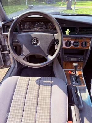 Pelēks Mercedes-Benz 190 1991 Jonava, ar dzinēja tilpumu 2.00 L un nobraukumu 150 tūkst. km par 6700 €, foto 7 vietnē AUTOMOTO.COM.LV