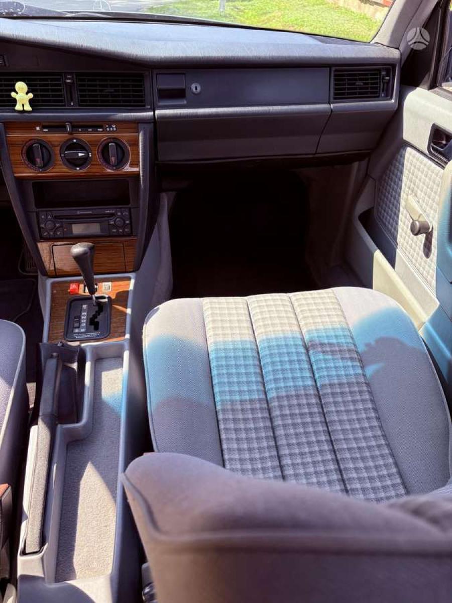 Pelēks Mercedes-Benz 190 1991 Jonava, ar dzinēja tilpumu 2.00 L un nobraukumu 150 tūkst. km par 6700 €, foto 8 vietnē AUTOMOTO.COM.LV