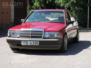 Sarkans Mercedes-Benz 190 1986 Rīga, ar dzinēja tilpumu 2.40 L un nobraukumu 442 tūkst. km par 4800 €, foto 3 vietnē AUTOMOTO.COM.LV